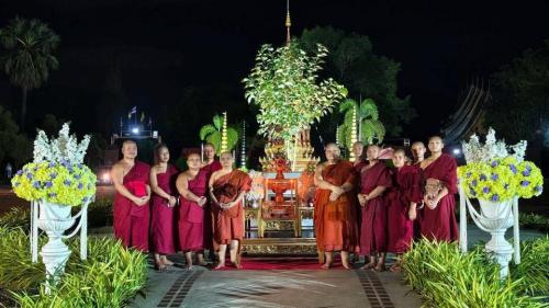 พิธีเชิญ "พุ่มดอกบัวประดิษฐ์" ถวายสักการะพระศรีมหาโพธิทศมราชบพิตรเป็น ...